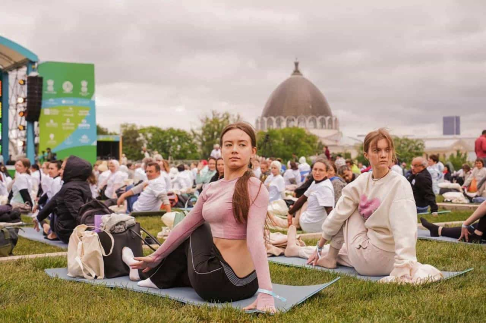 Over 7,000 Join International Yoga Day Celebrations in Moscow
